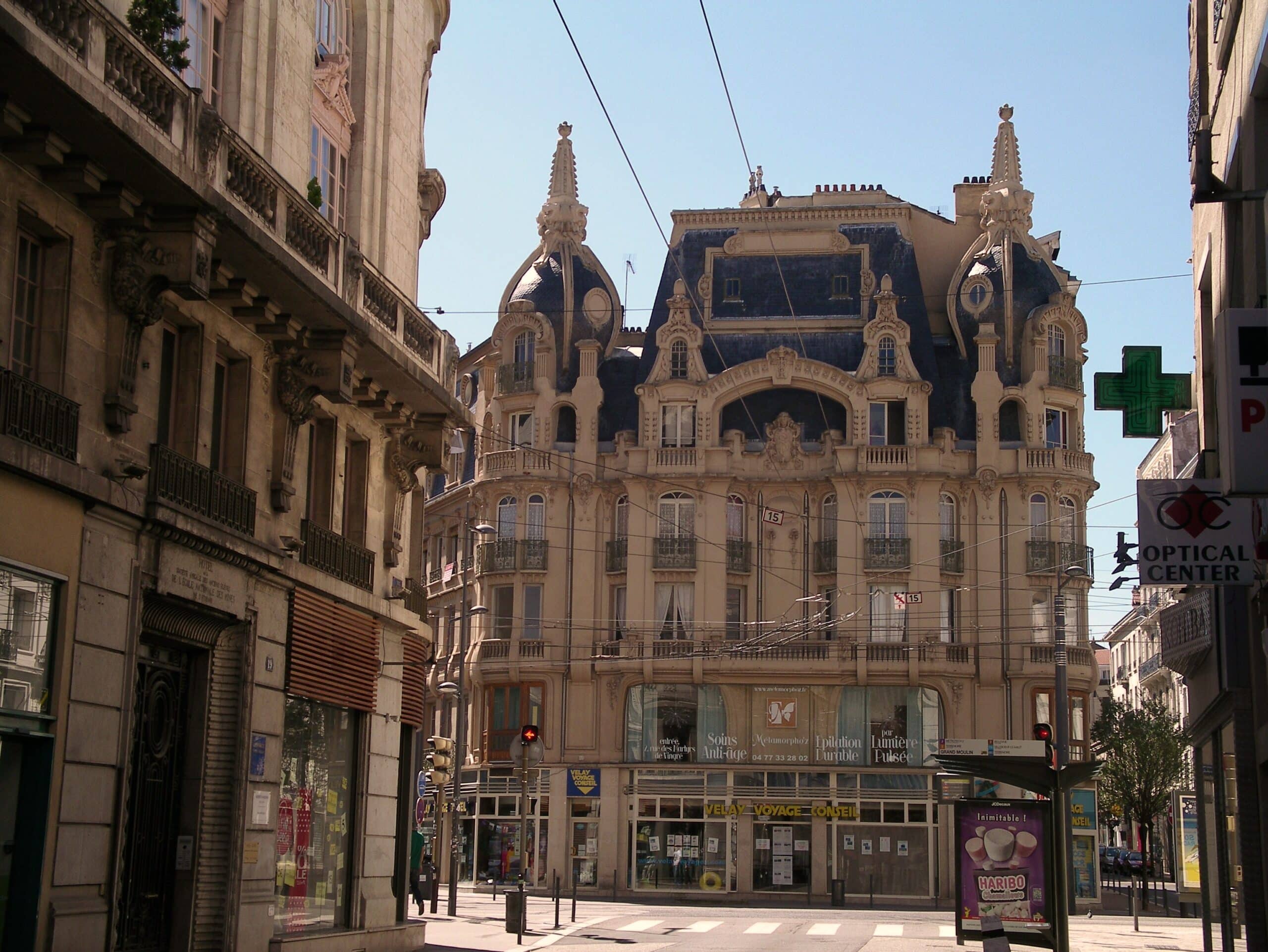 Hire a private jet to and from Saint Etienne - AEROAFFAIRES