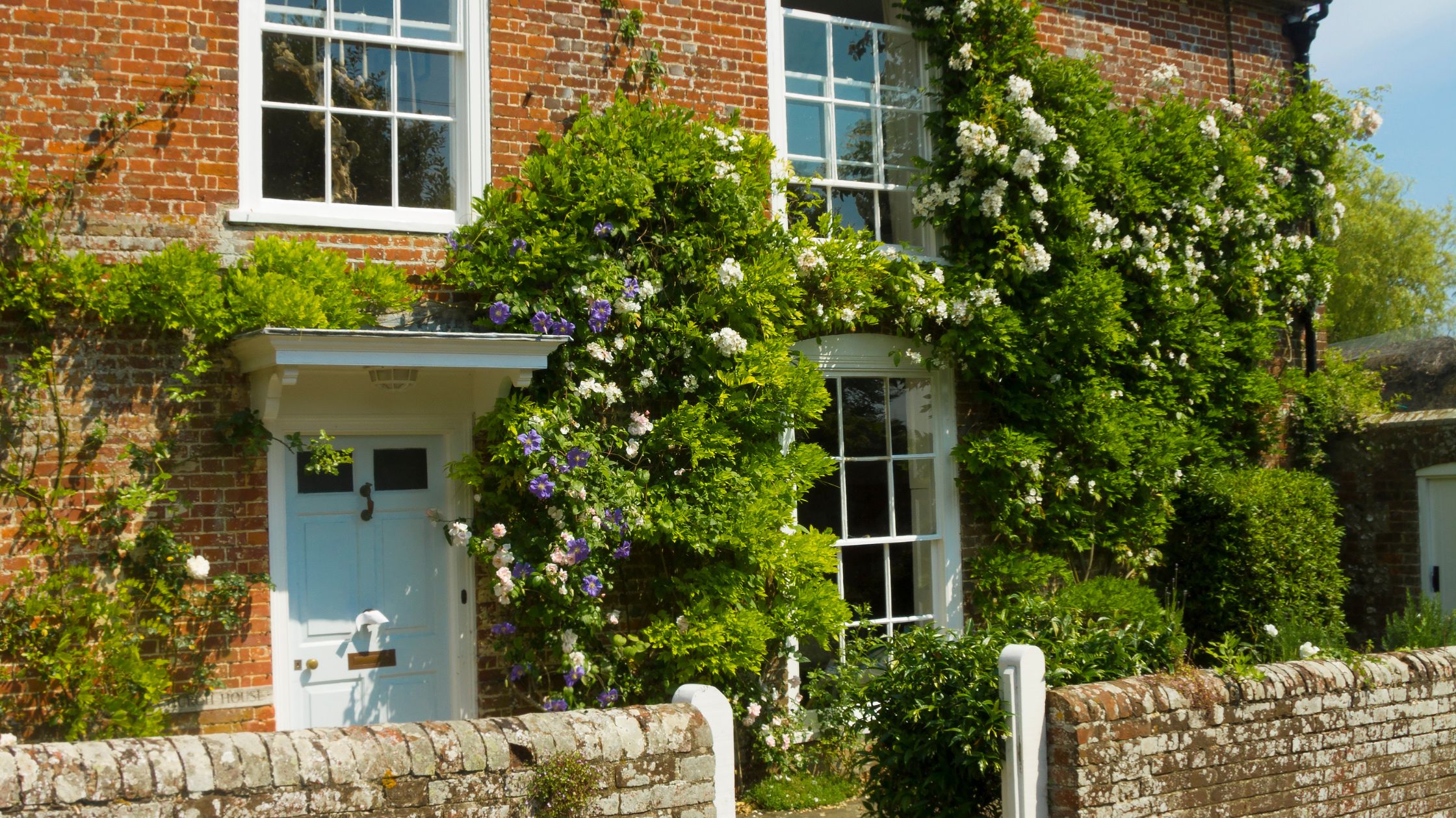 Private jet and helicopter rental in Odiham - AEROAFFAIRES