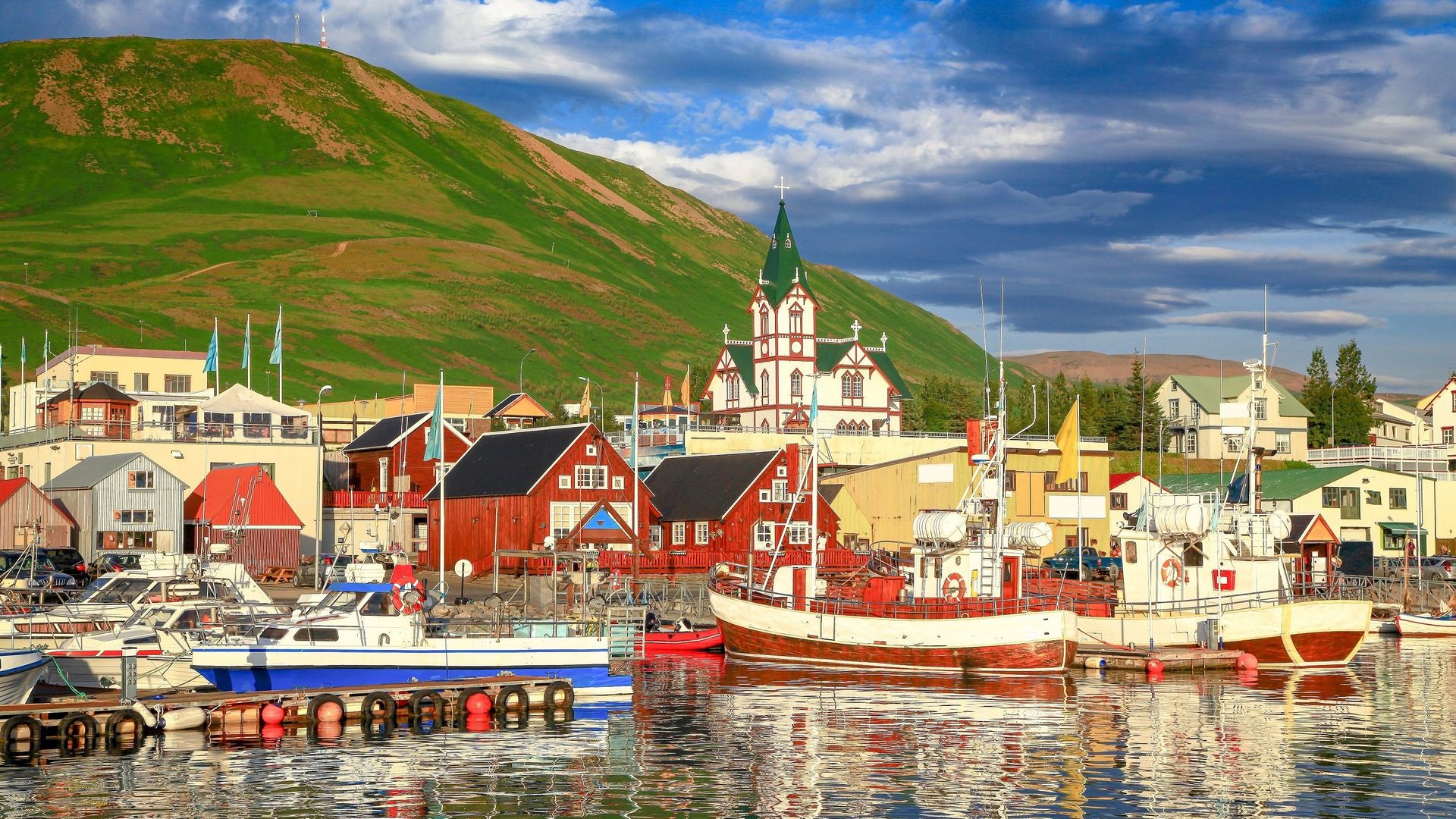 Husavik: Privatjet mieten - AEROAFFAIRES